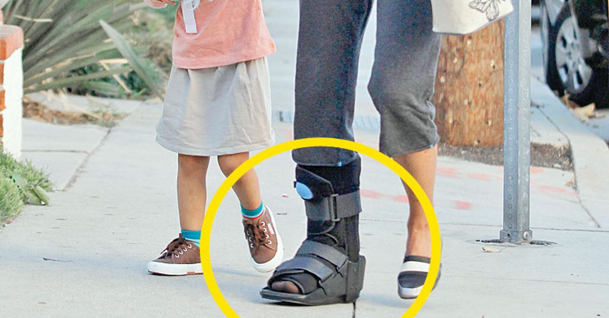 Brad Pitt şi Halle Berry şi-au rupt picioarele