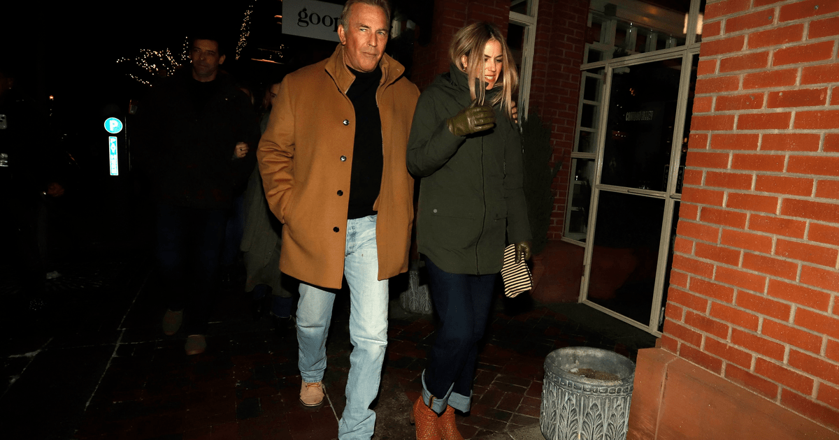 Nu se mai grăbește spre altar acum! Kevin Costner, „extrem de precaut ...