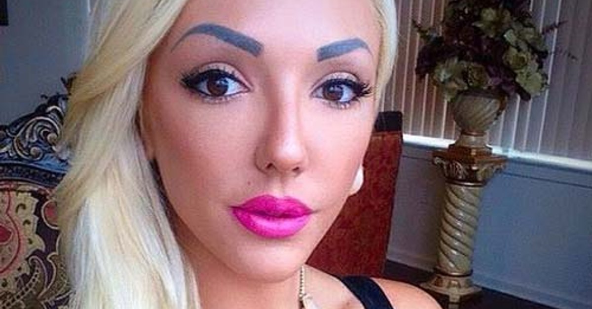 FOTO Alexandra Harra, năucitor de sexy pe net! Şi-a scos sânii la înaintare