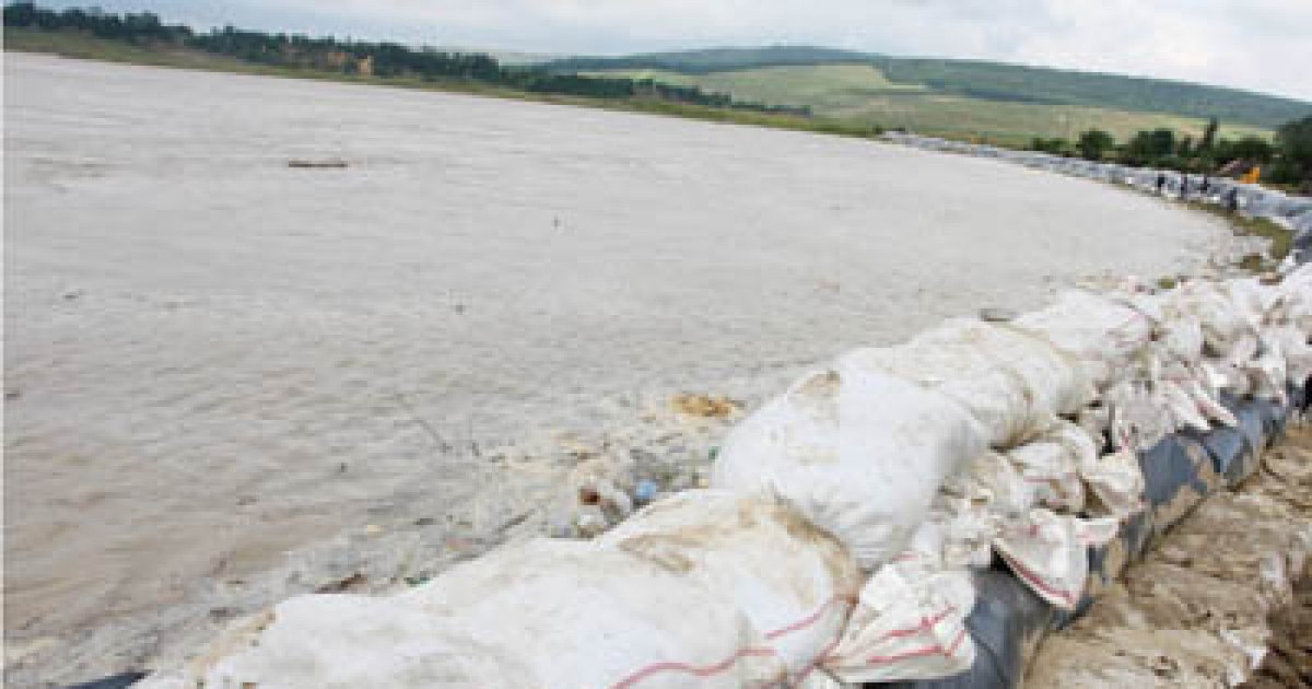 Hărţi de hazard şi risc la inundaţii în bazinul hidrografic Prut ...