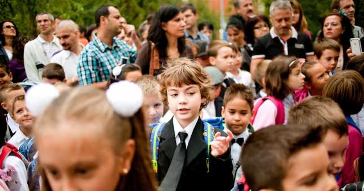 FOTOREPORTAJ Cum s-au descurcat copiii de 6 ani în prima zi de şcoală ...