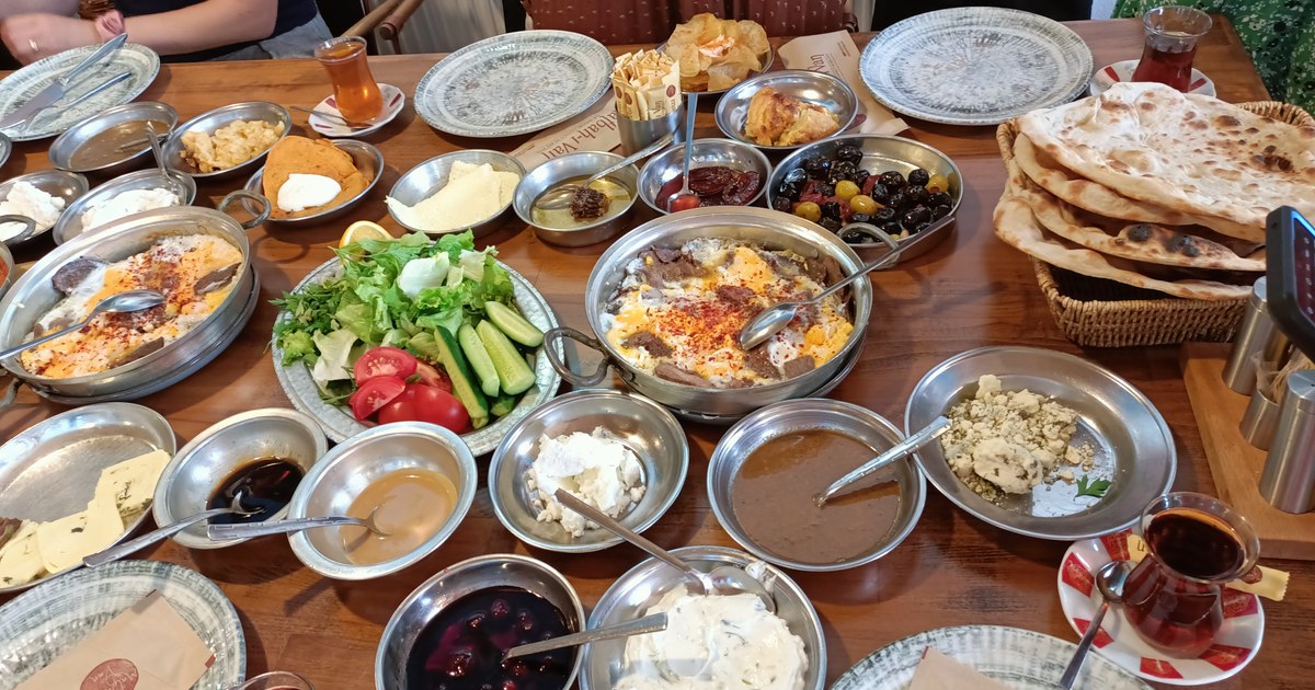 Ciobanii înving aristocrația lumii. „Bulgărele de foc” românesc bate ...