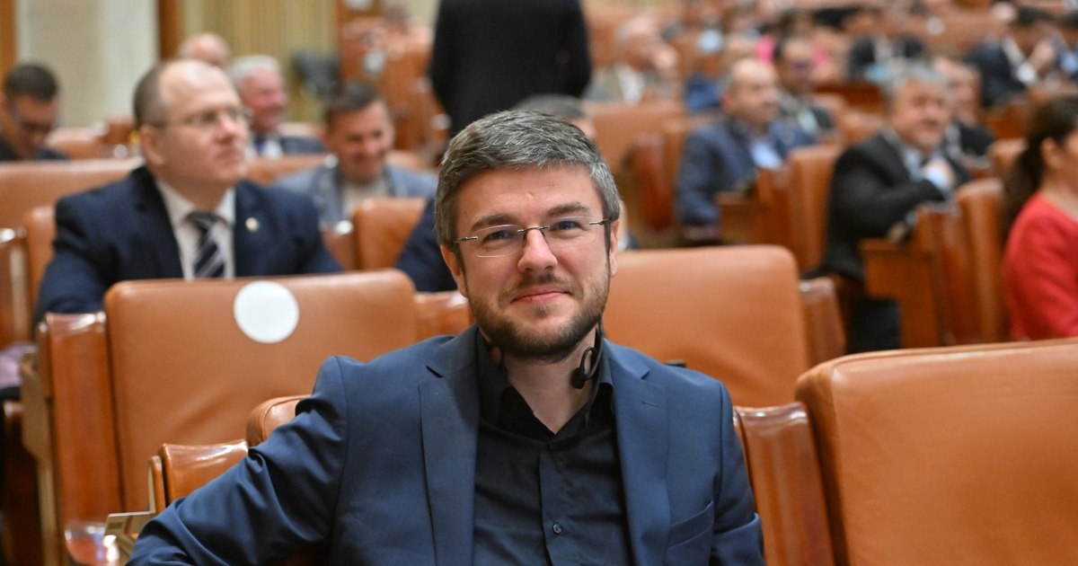 Senatorul Irineu Darău se suspendă din calităţile de membru USR pentru a putea face campanie ...