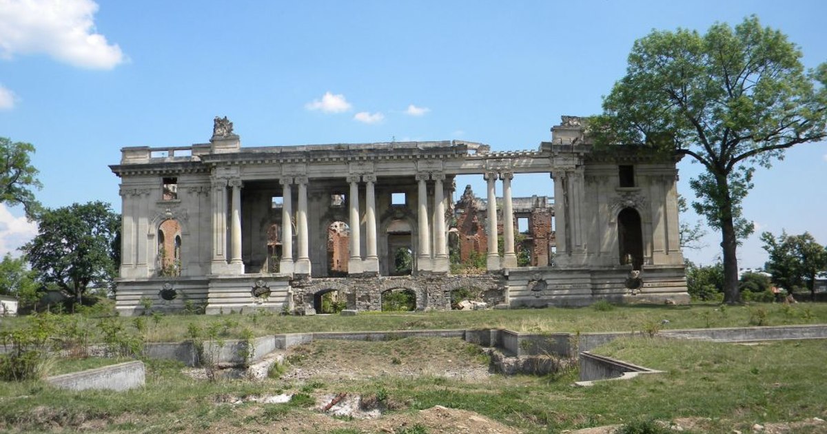 FOTO Fascinantele poveşti ascunse în ruinele castelelor: Micul Trianon ...