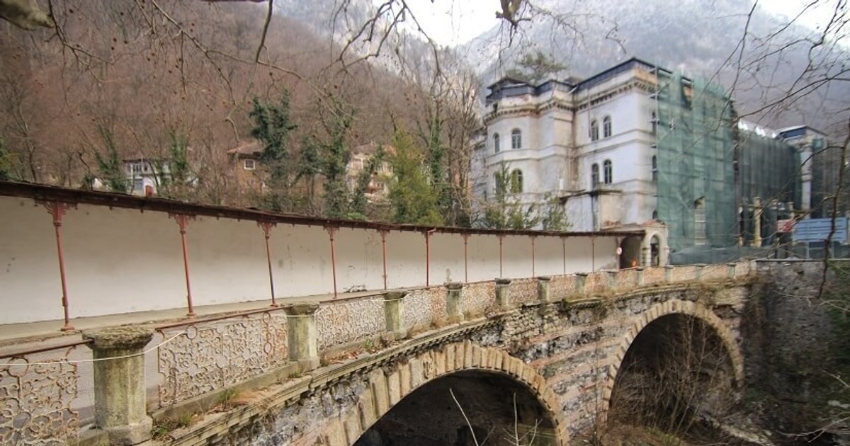 Încep lucrările de restaurare a Podul de piatră din Băile Herculane, vechi de peste 150 de ani ...