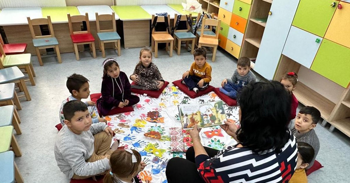 Clubul care a adus cheful de lectură în școală. Scriitoare: „Vrem să le arătăm adulților că de ...