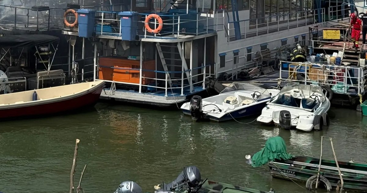 Un cargo sub pavilion Panama a lovit un ponton de pasageri la Tulcea ...