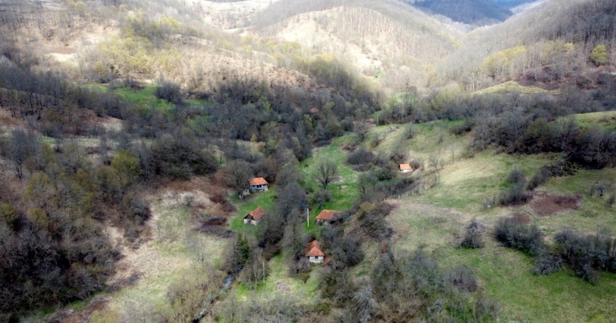 Un sat pitoresc din Munţii Metaliferi a rămas complet pustiu. În trecut ...