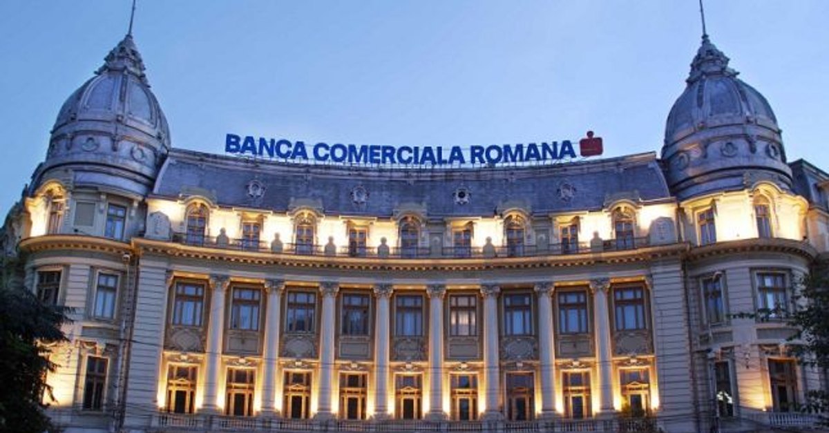 BCR a scos la vânzare palatul istoric din Piaţa Universităţii din Bucureşti