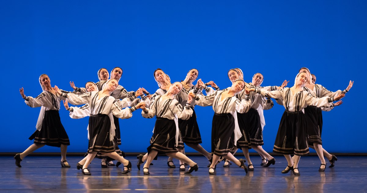 O horă românească, predată de un coregraf olandez la Școala Regală de ...
