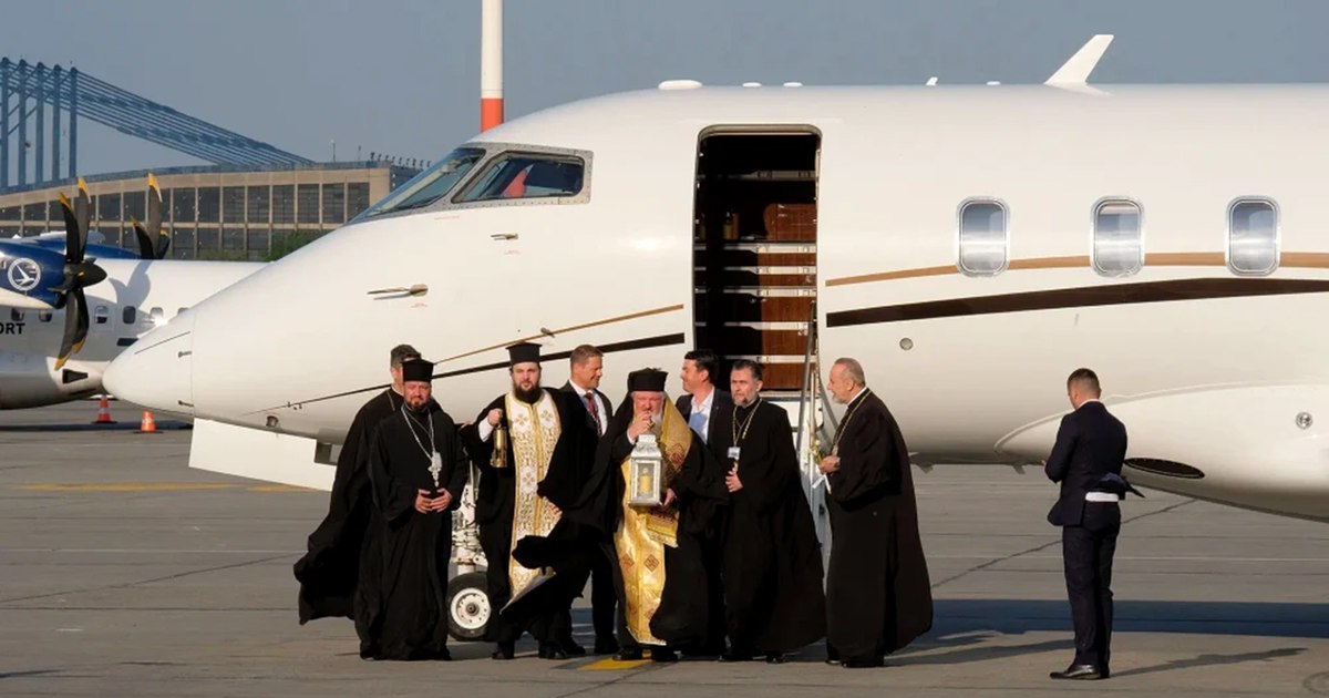 Un preot român critică aducerea „luminii sfinte” de la Ierusalim ...