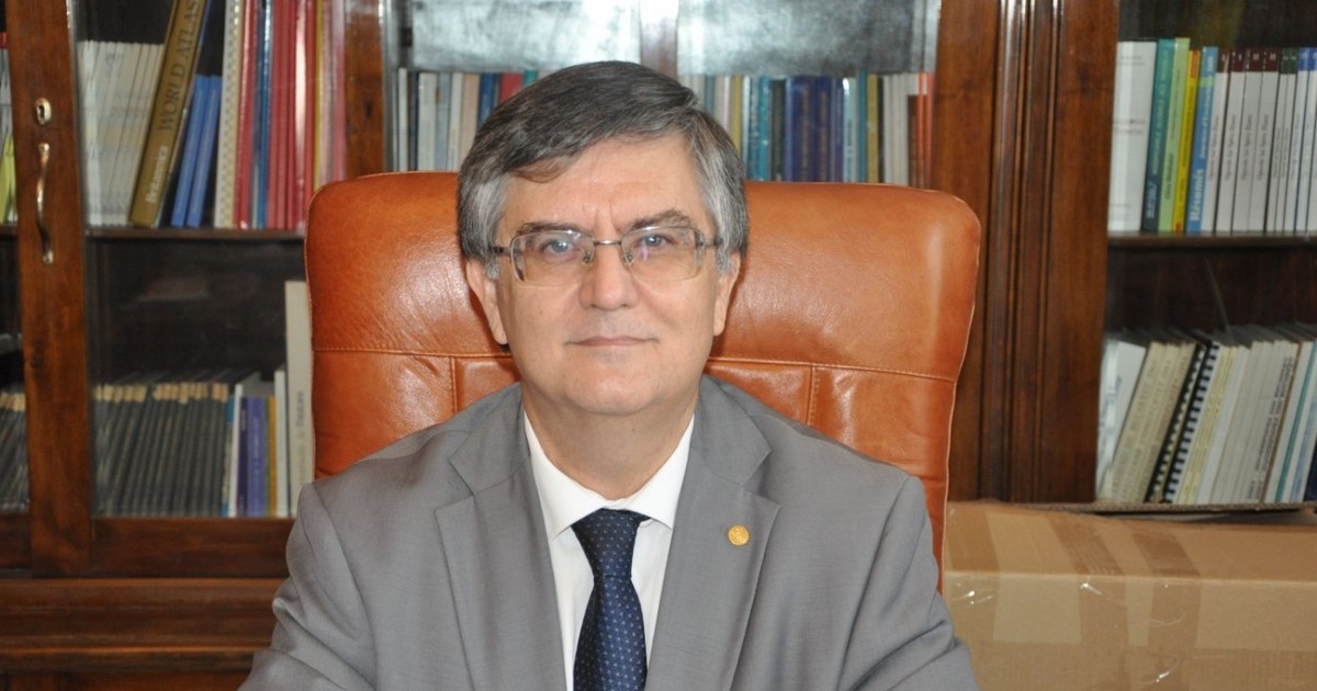 Mircea Dumitru: „Universitatea din Bucureşti trebuie să-şi onoreze ...