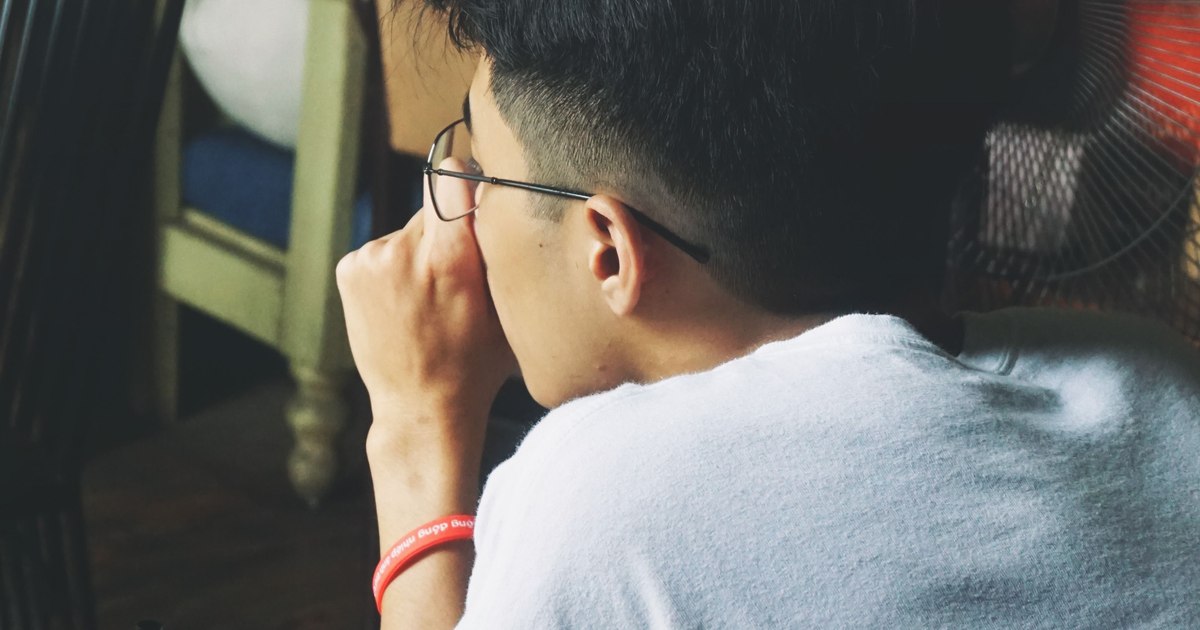 Un copil cu o boală gravă de vedere obține în justiție tratament ...