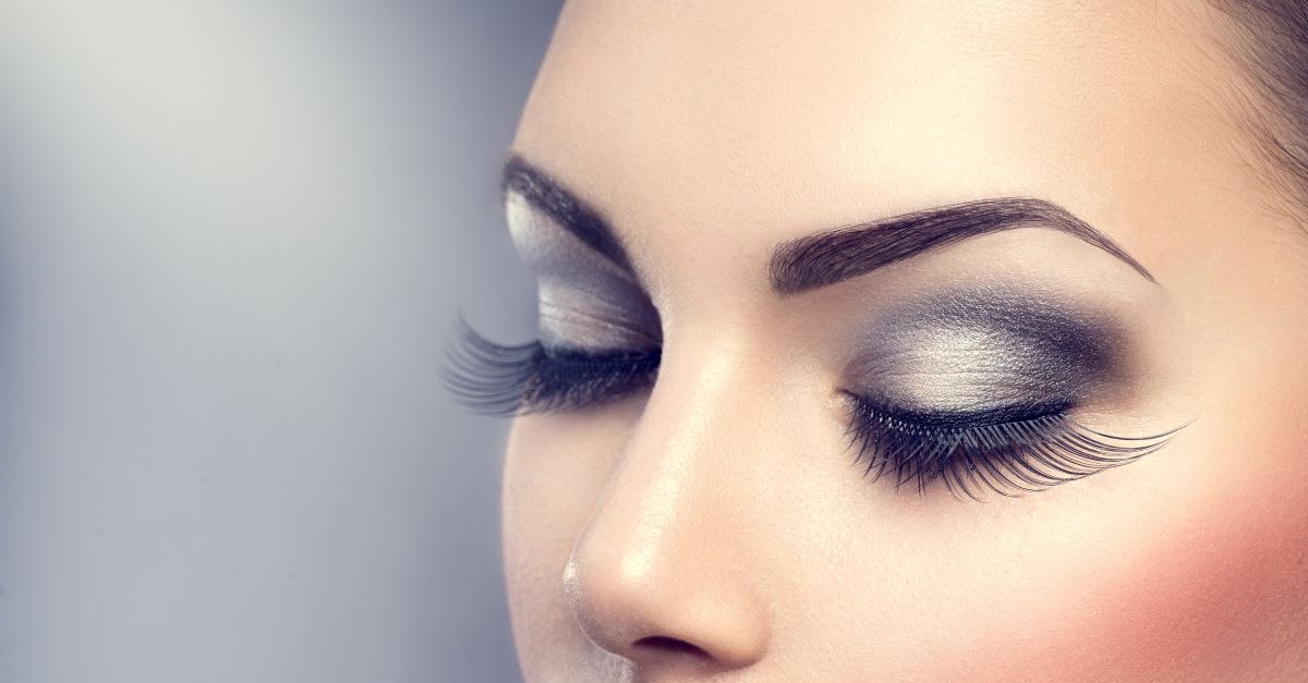 Ser de casă pentru gene lungi și sprâncene groase cu efecte vizibile în ...