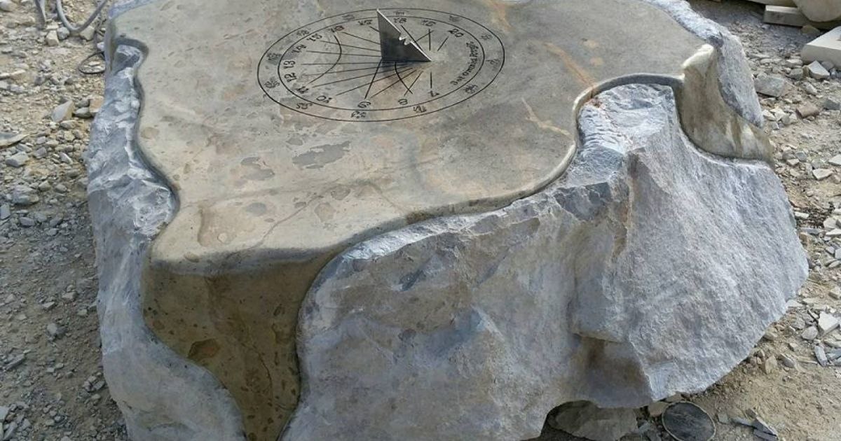 Cadranul solar gigant construit în scop didactic în curtea unui liceu ...