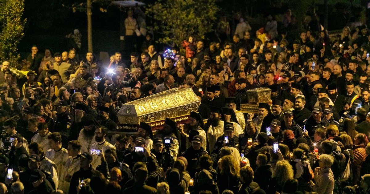 Pelerinaj-record la Sfânta Parascheva. Peste 60.000 de oameni au stat la coadă la Iași VIDEO ...