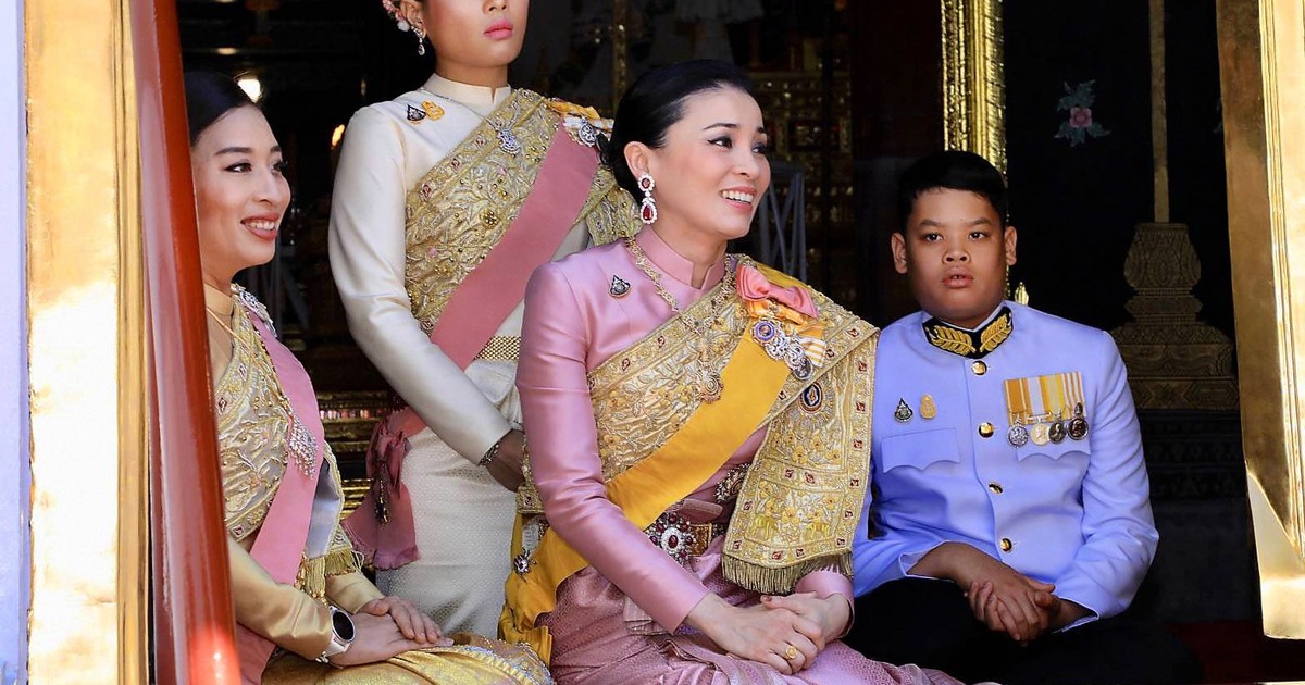 Extravaganta Prințesă Siri a Thailandei, fiica celui mai bogat rege. Și ...