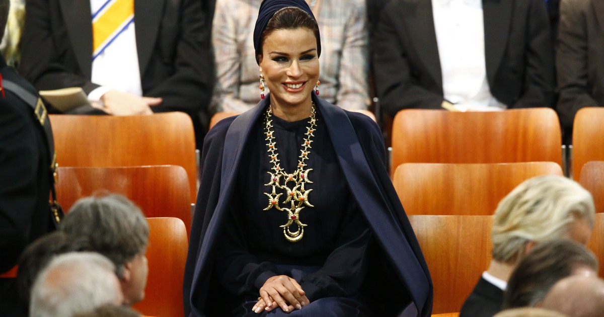 După Regina Rania, și extravaganta Moza, Prima Doamnă a Qatarului, are ...