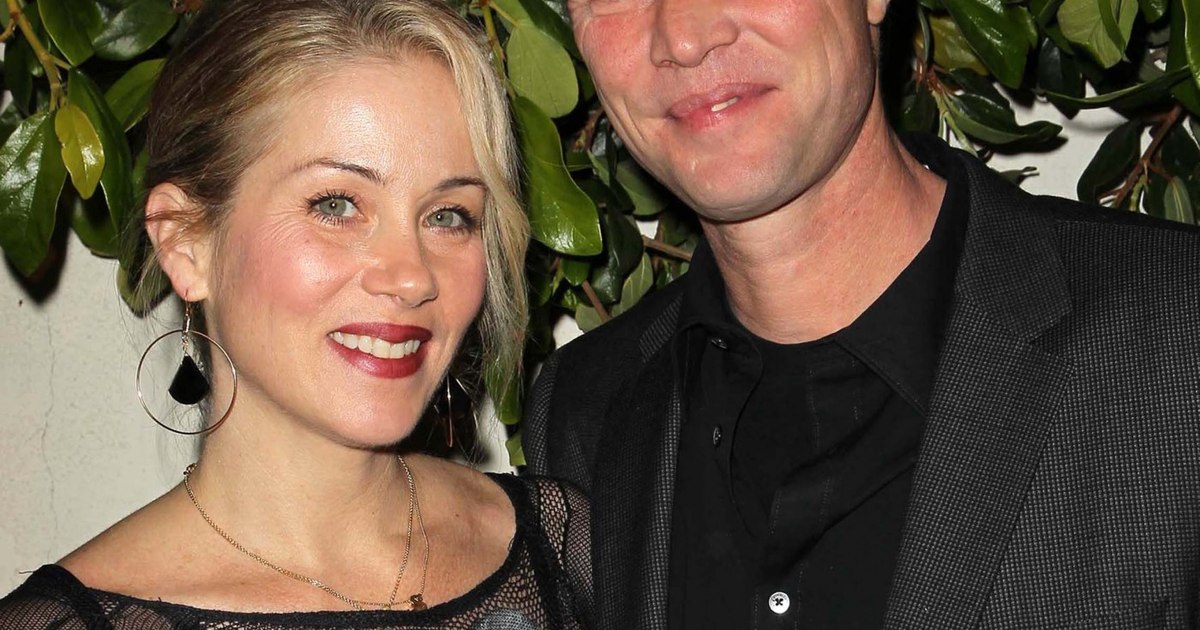 Christina Applegate s-a căsătorit. Rochia de mireasă a fost creaţia ...