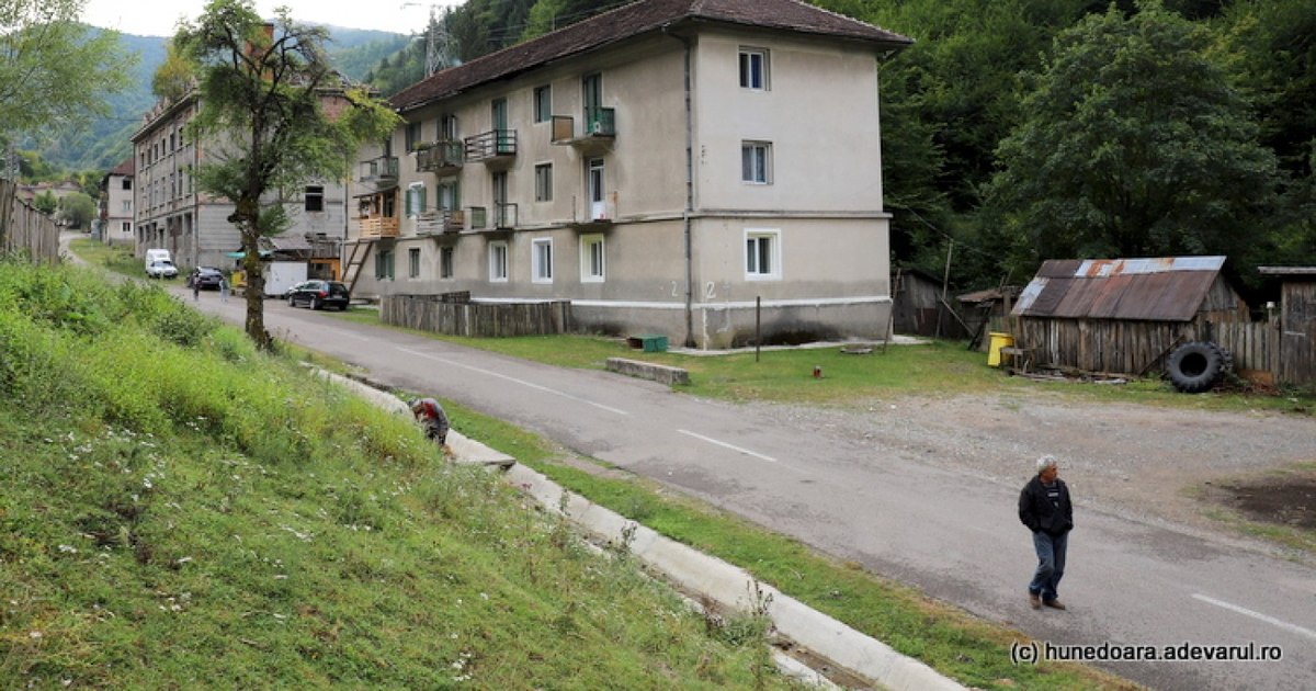 Prizonierii uraniului, rămaşi în colonia celei mai mari exploatări ...