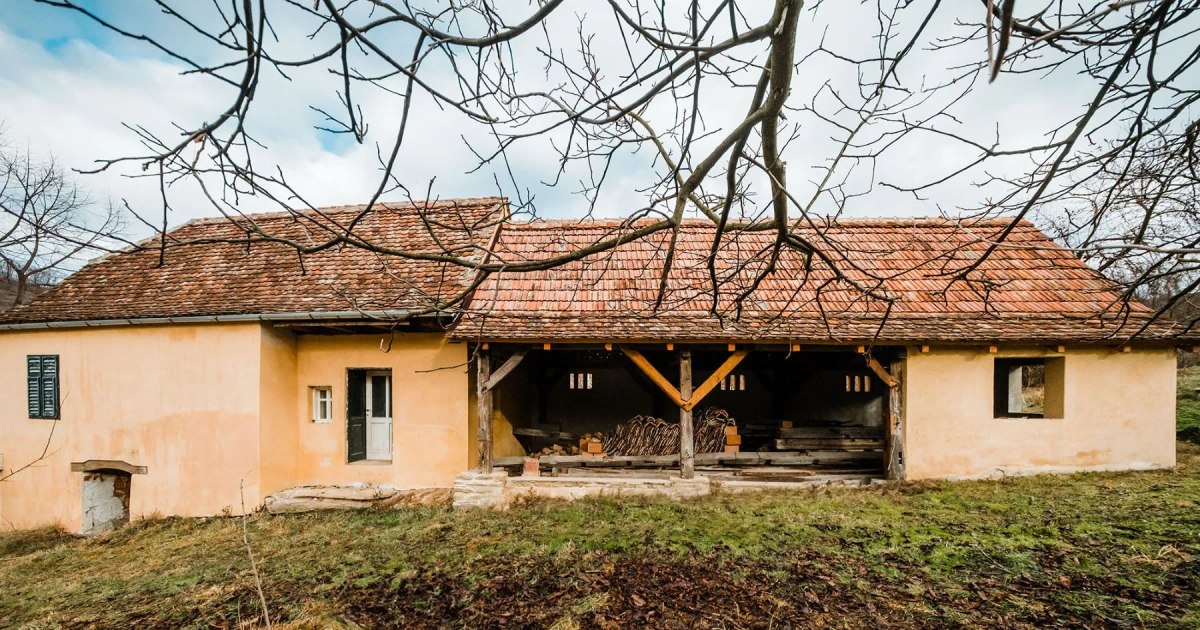 Prețurile incredibile cu care se vând casele vechi dintr-un mic oraș al ...