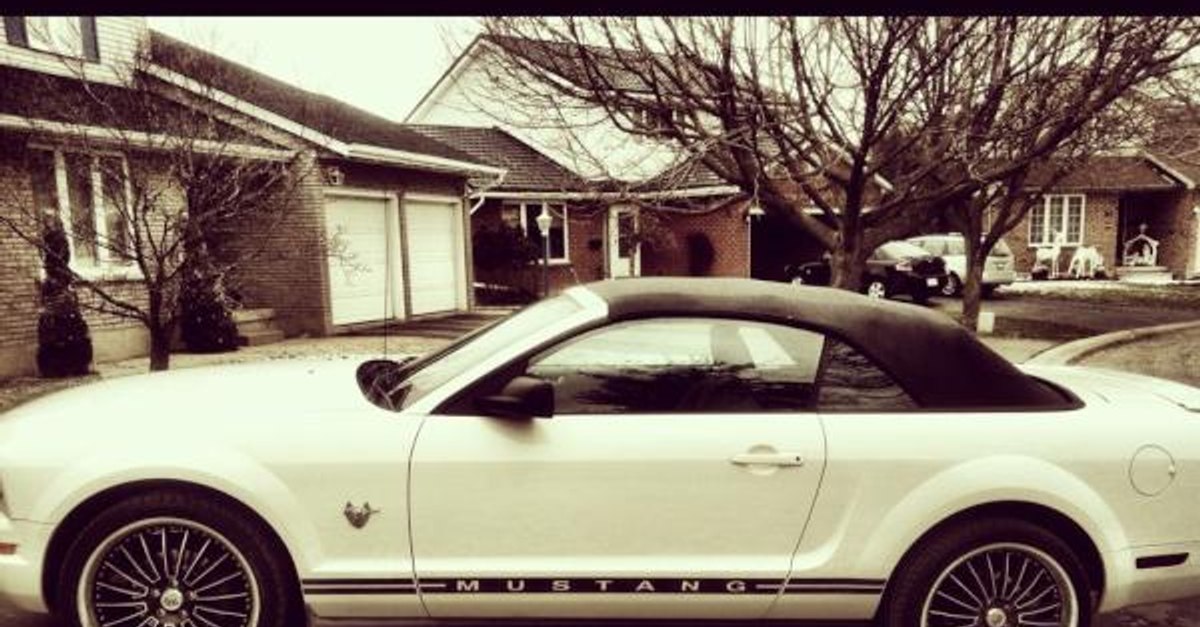 Justin Bieber i-a dăruit unui prieten din copilărie un Mustang decapotabil