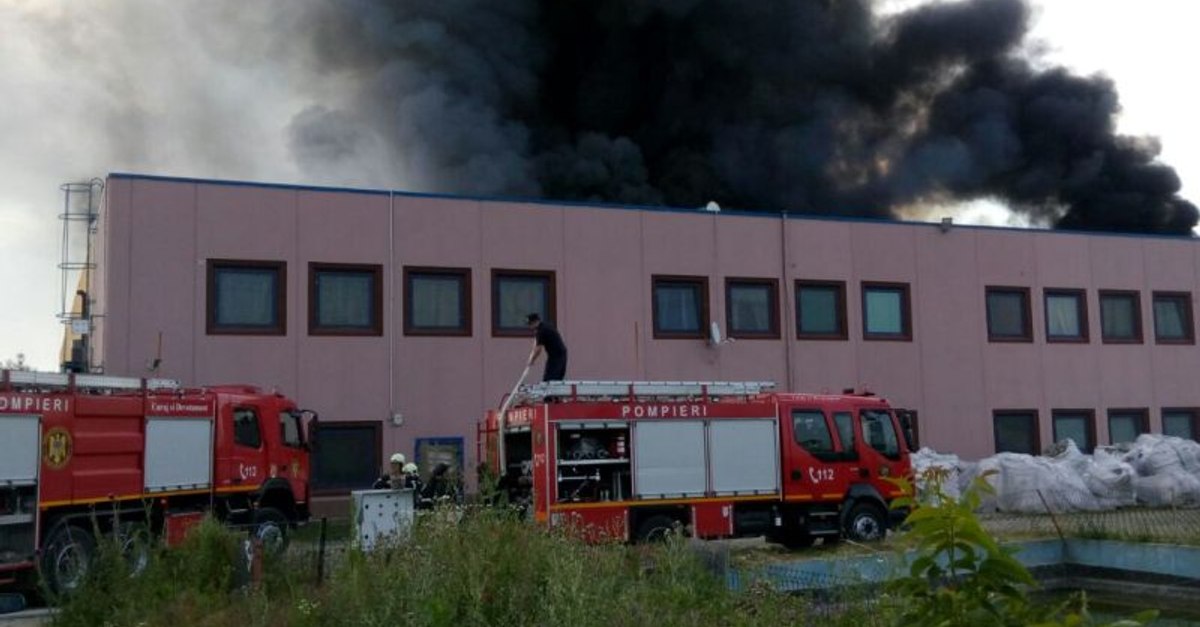 Incendiu la o fabrică de încălţăminte din Jilava! Un pompier a murit ...