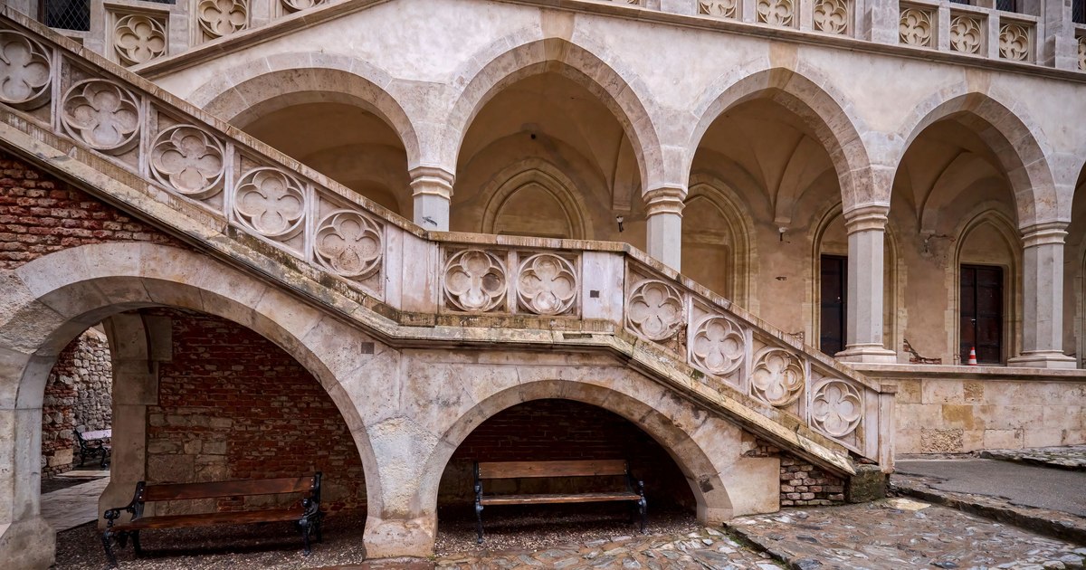 Castelul din România inclus în topul celor mai spectaculoase fortărețe ...