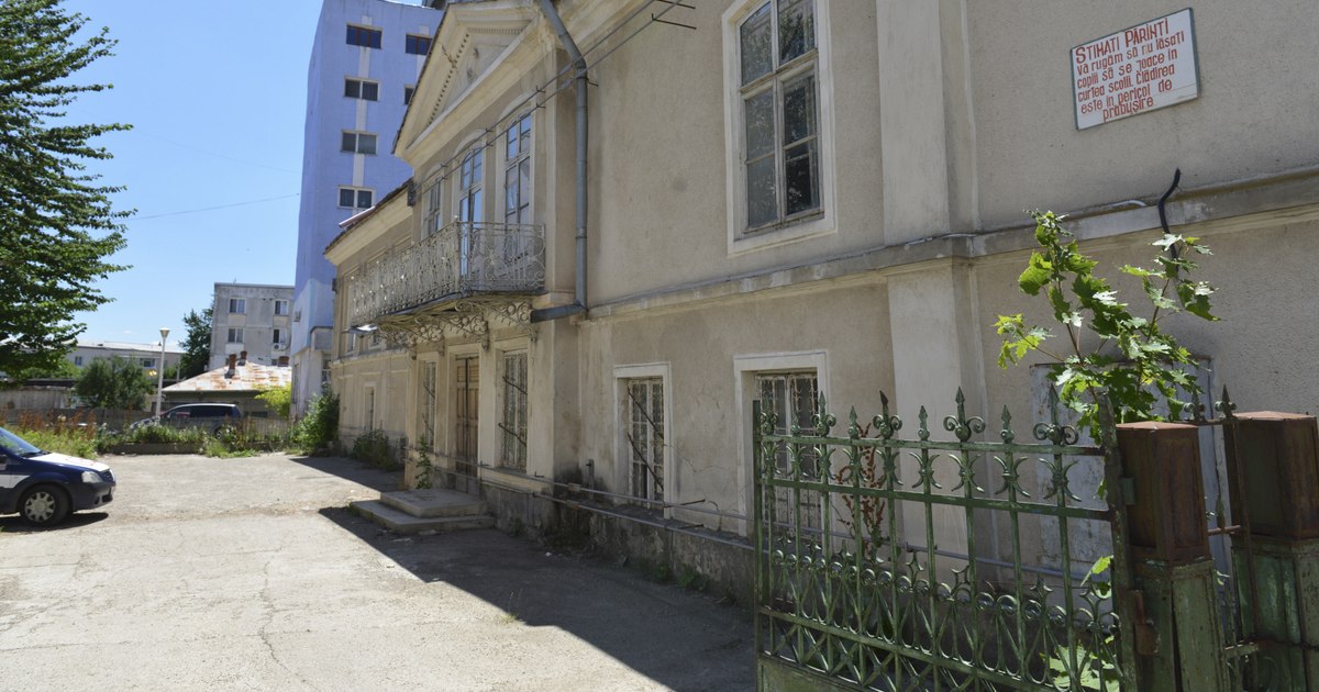 Poveştile triste ale unor conace impunătoare zidite de boieri vestiți ...