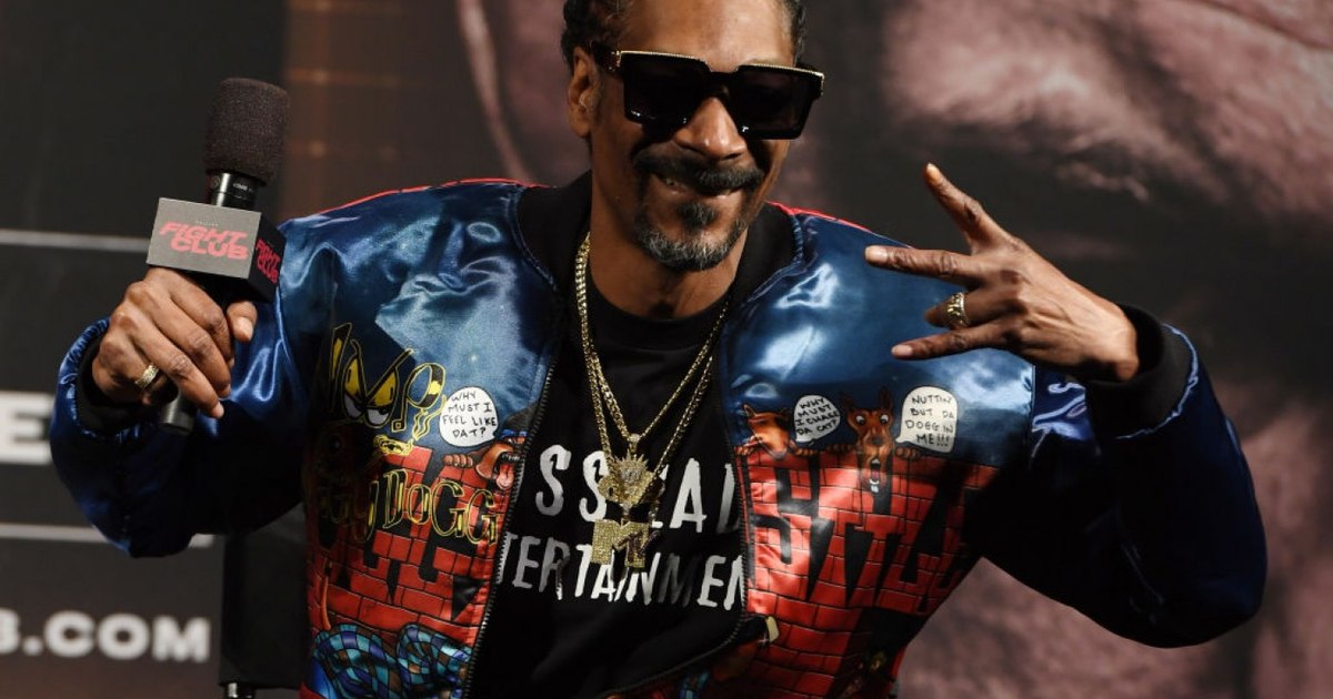 Snoop Dogg îşi promovează noul album într-o comună din România, la ...