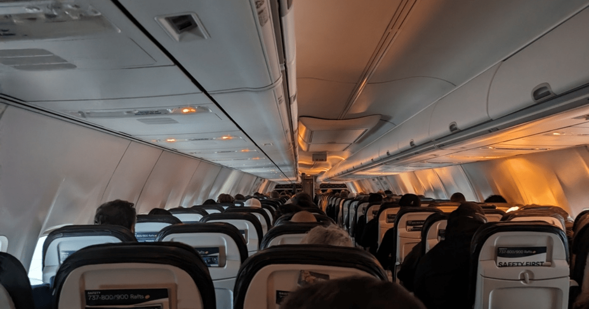 Cele mai bune locuri din avion pentru persoanele care se tem de turbulențe