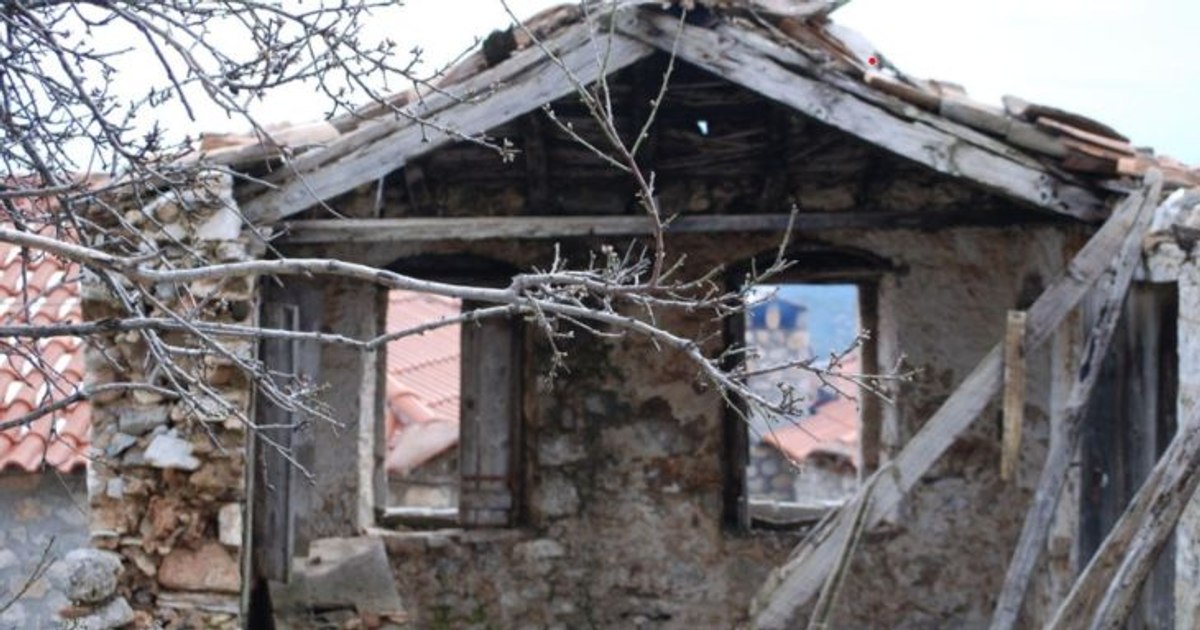 Delir imobiliar sau glumă nesărată? Cum arată în interior cocioaba ...