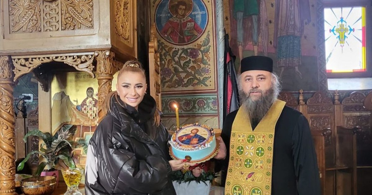 Anamaria Prodan şi-a sărbătorit ziua şi la Mănăstirea Nechit, din Neamţ ...