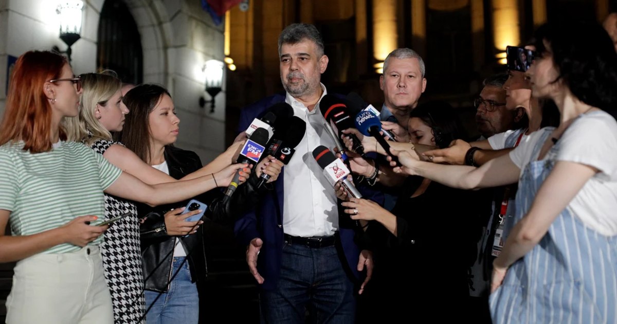 Sătenii care au rămas fără case în urma tragediei de la Crevedia ...