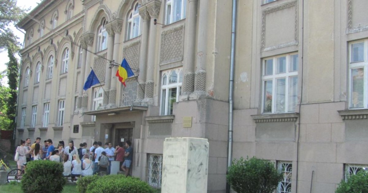 FOTO EXCLUSIV Atentat la patrimoniul Timişoarei. Două statui de pe ...